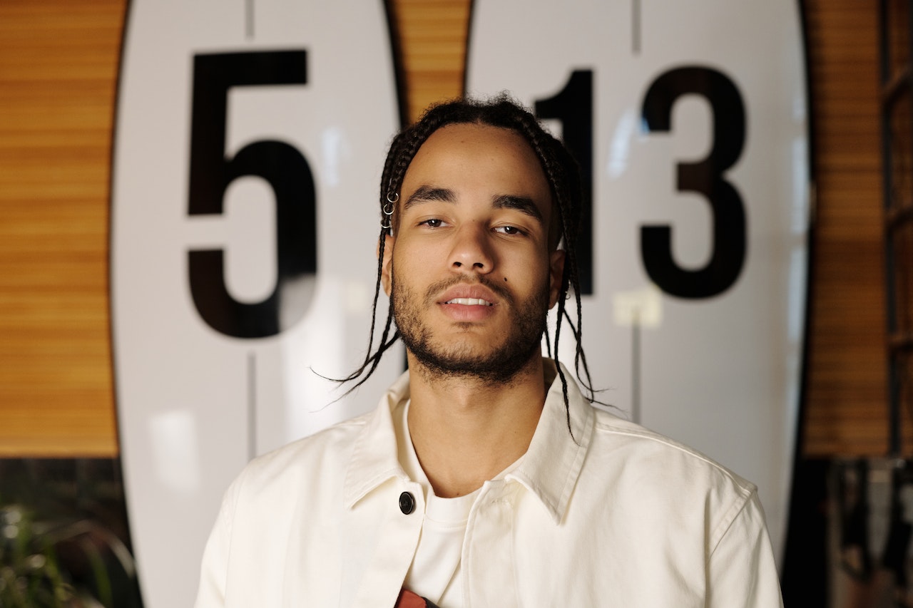 Treccine uomo: una tendenza dell'estate 2023 - Acconciature.it